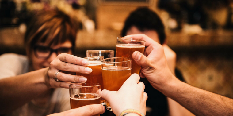 Best Tips to Advertise Your Restaurant's Happy Hour - Sirvo